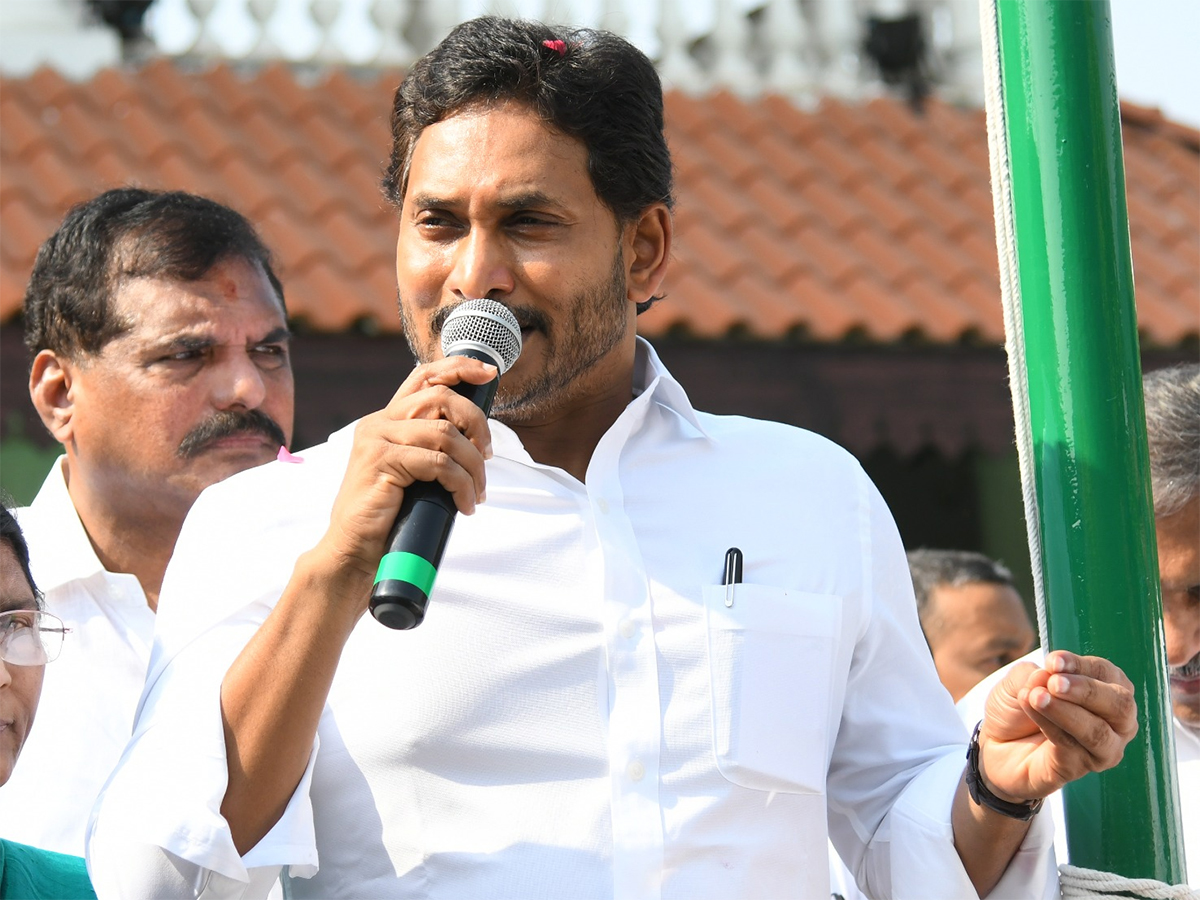 YSRCP అంటే వాయిస్‌ ఆఫ్‌ వాయిస్‌లెస్‌.. పార్టీ ఆవిర్భావ వేడుకల్లో వైఎస్‌ జగన్‌ (చిత్రాలు) | YS ...
